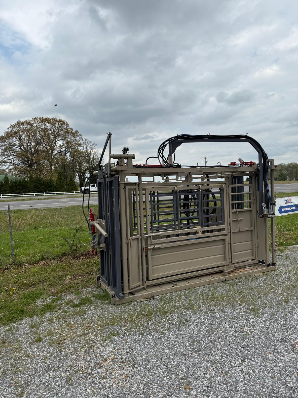 Shop Cattle Chutes At Loewen 1776 Outdoors